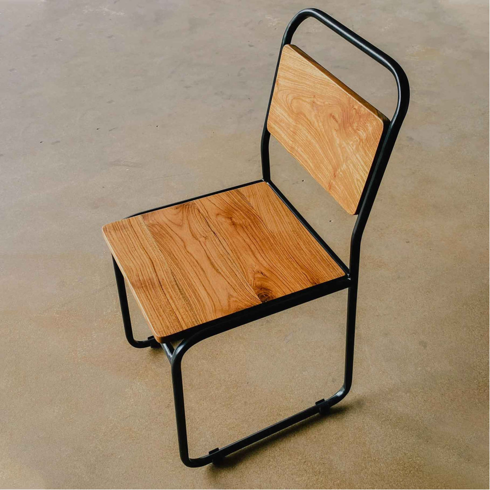 Leon Chair Kursi Makan Modern Rangka Besi Kombinasi Kayu Jati