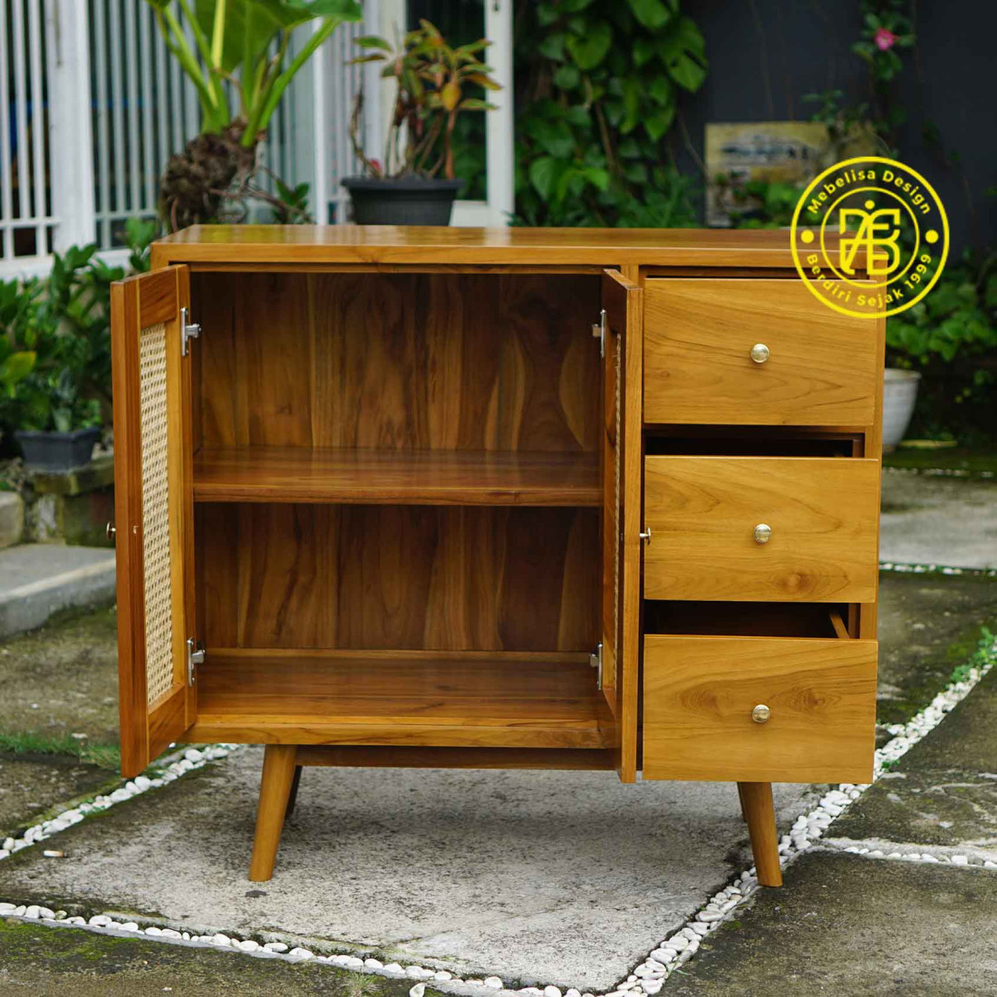 Cabinet Nakas 2 Pintu Rotan 3 Laci Minimalis Retro