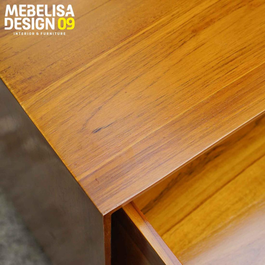 Meja TV Modern Bufet Ruang Tamu Industrial Kaki Besi
